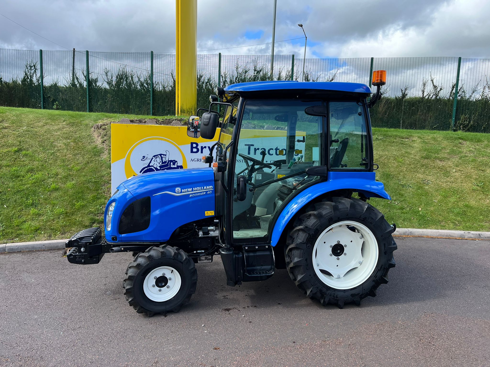 New Holland – BOOMER 40 CAB – *compact tractor – Bryson Tractors Ltd