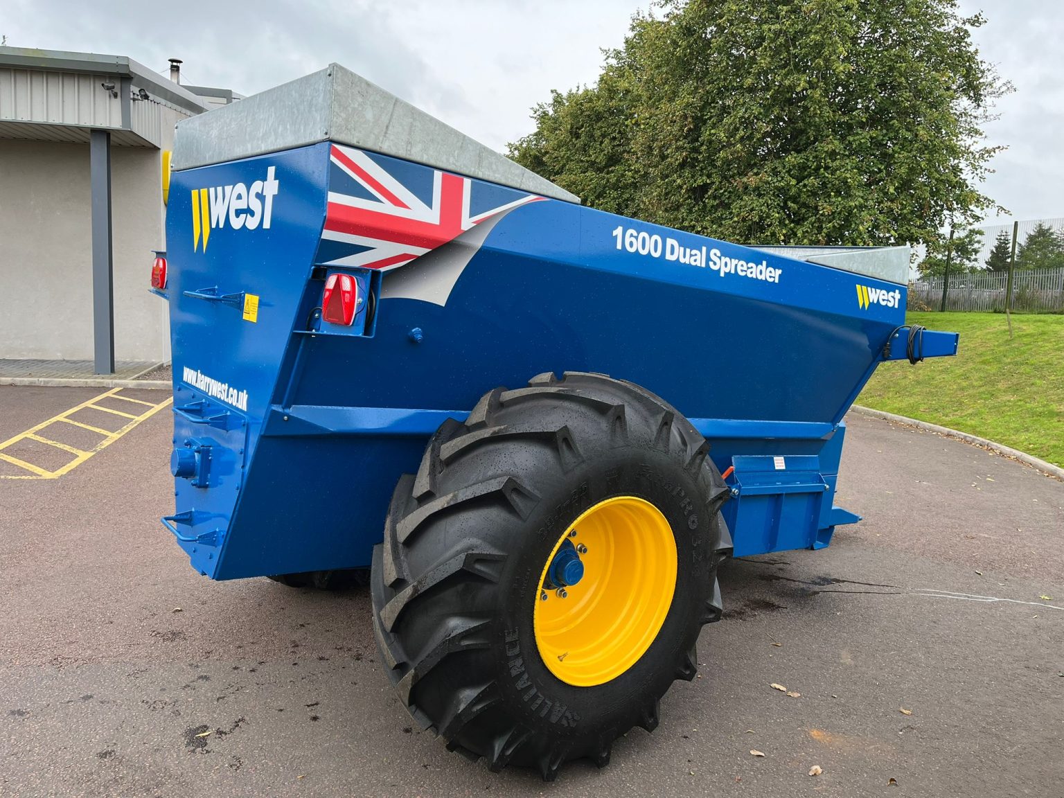 Harry West – MUCK SPREADER – 1600 Dual – Bryson Tractors Ltd